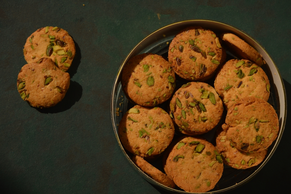 HOW TO MAKE KESAR PISTA BISCUITS – Mayur Group Blog